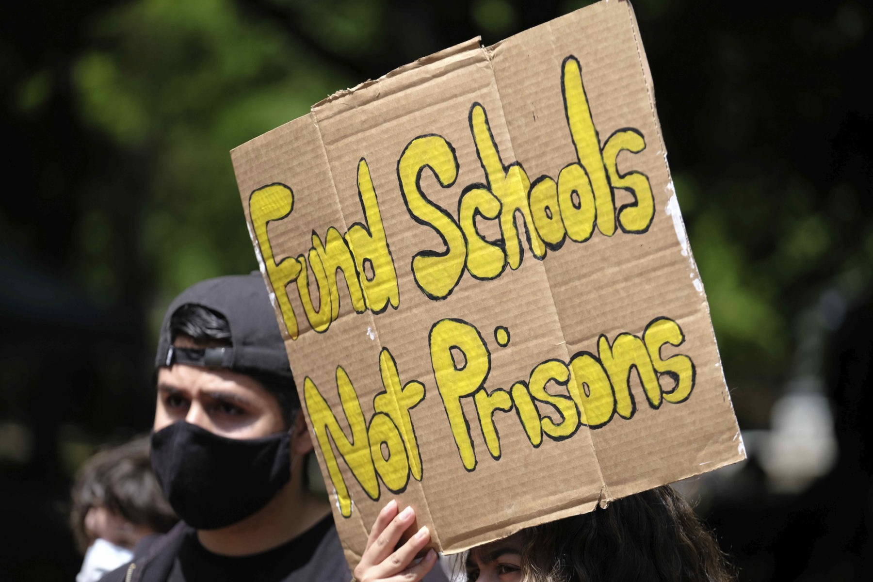 Defund the police infographic - brosvirt